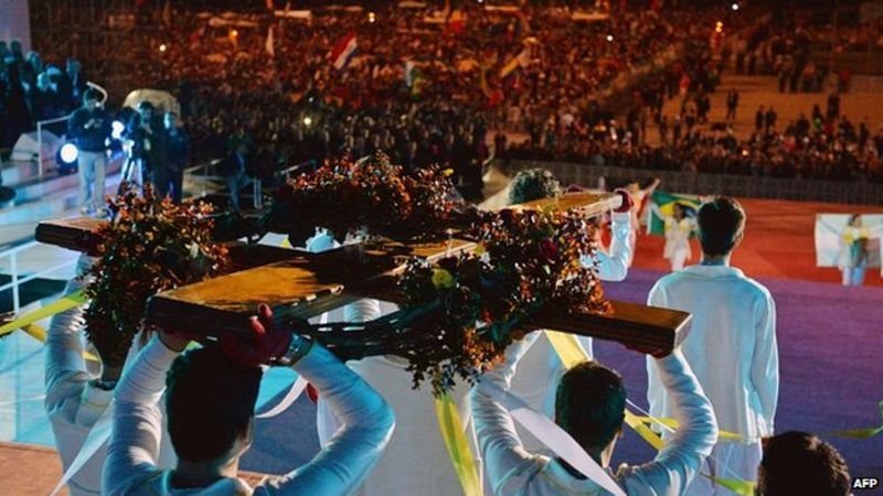 Pope Francis celebrates Brazil Mass on Copacabana beach - BBC News
