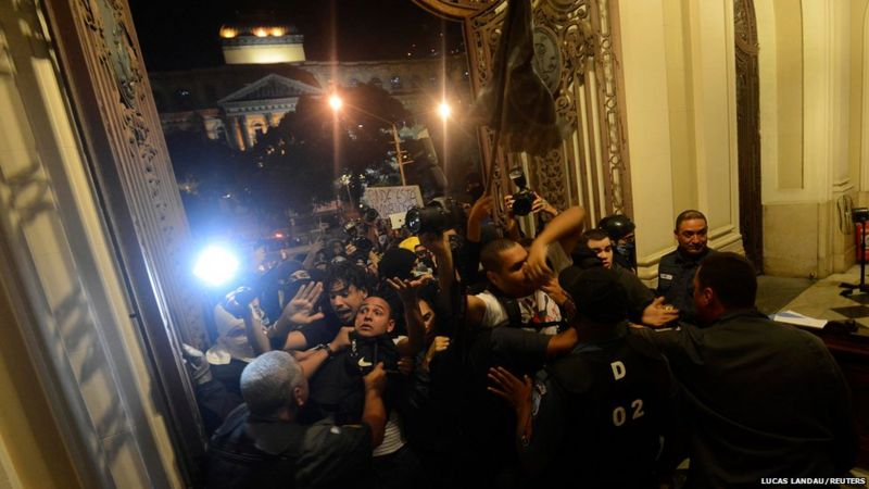 Day in pictures: 1 August 2013 - BBC News