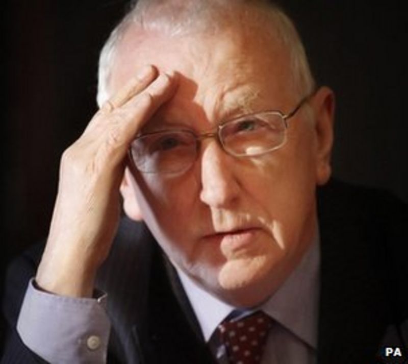 Leeds MP George Mudie to stand down - BBC News