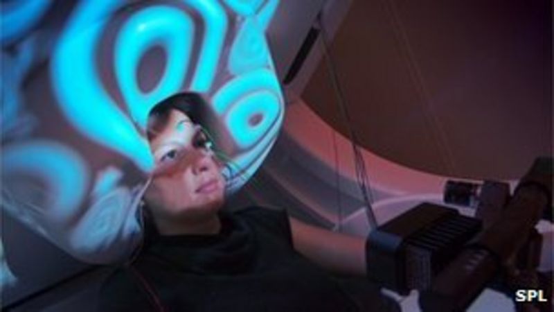 Autism 'affects male and female brains differently' - BBC News