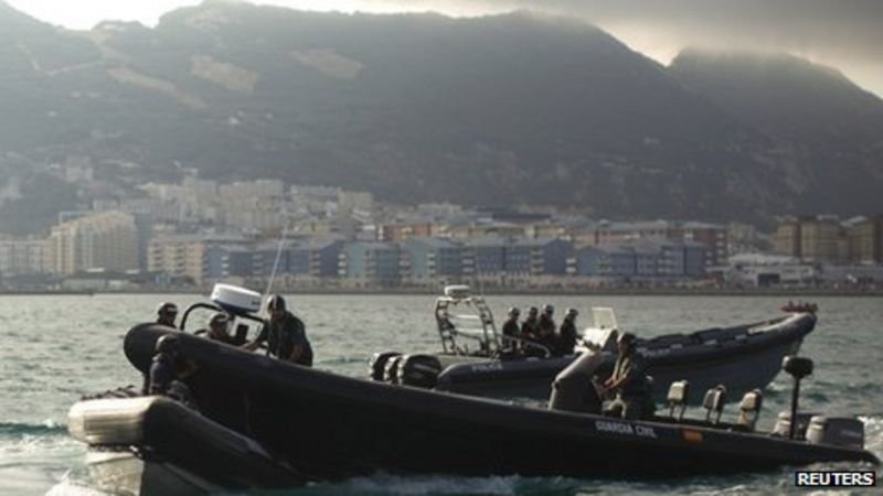 Gibraltar dispute: Spanish fishermen in reef protest - BBC News