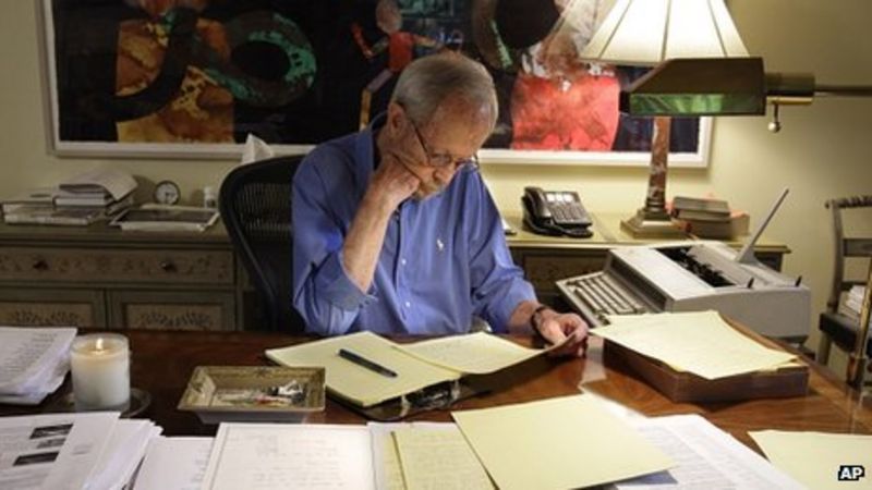 Elmore Leonard's son Peter to finish final novel - BBC News