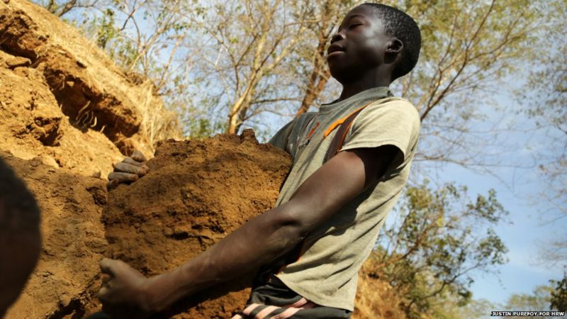In pictures: Tanzania’s child gold miners - BBC News