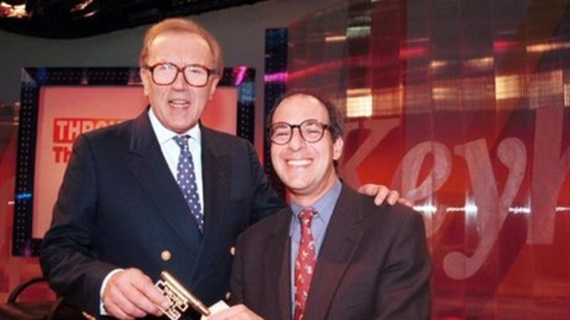 Sir David Frost, broadcaster and writer, dies at 74 - BBC News