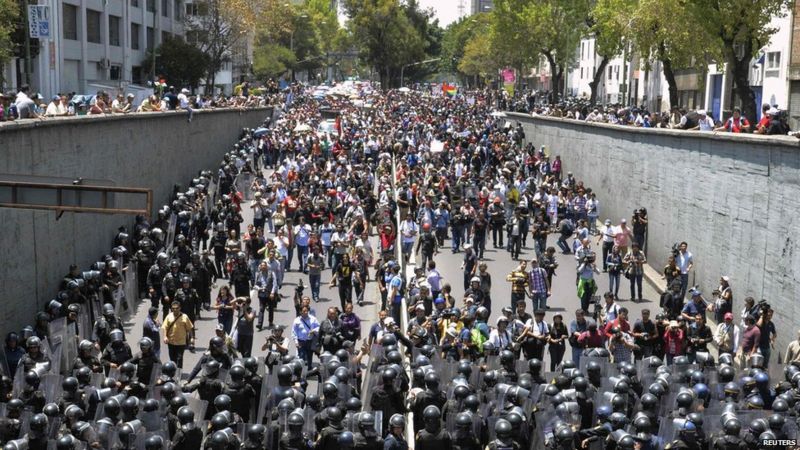 Day in pictures: 2 September 2013 - BBC News