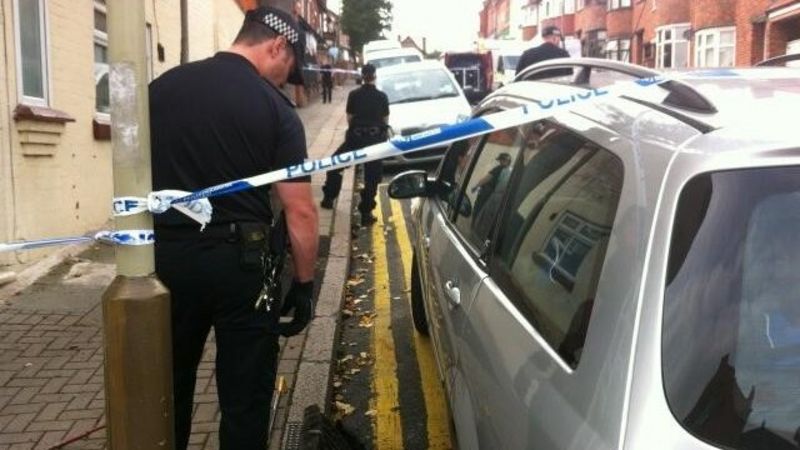 Leicester fire deaths: Murder probe starts after family killed - BBC News