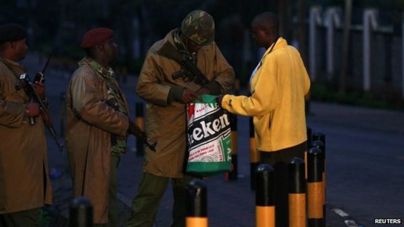 Nairobi Westgate attack: Smoke rises at shopping complex - BBC News