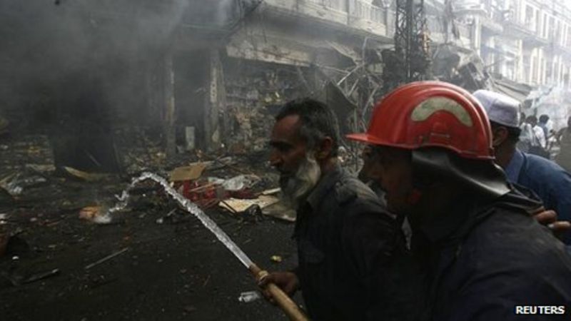Pakistan explosion: Dozens killed in Peshawar market - BBC News