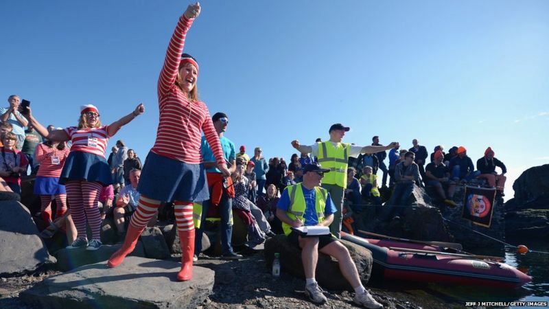 Day in pictures: 30 September 2013 - BBC News