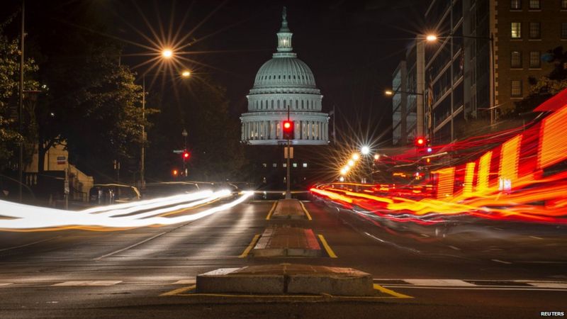 Day in pictures: 1 October 2013 - BBC News