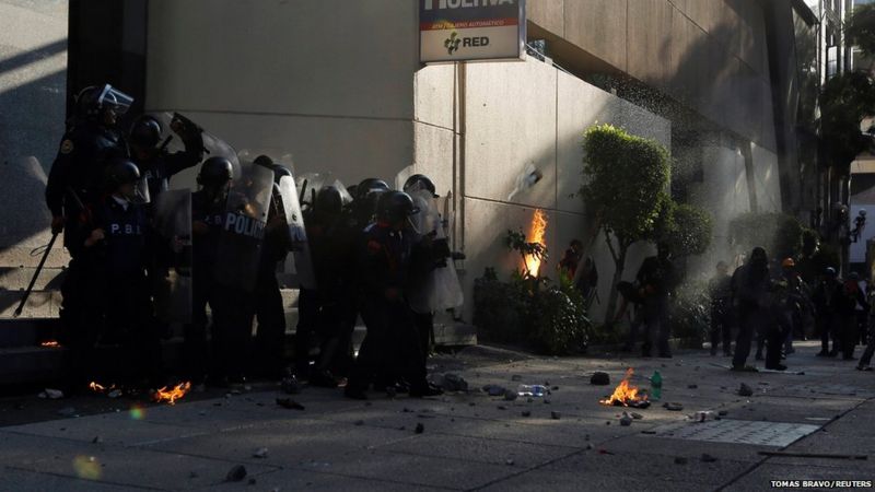 Day in pictures: 3 October 2013 - BBC News