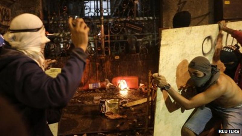 Black Blocs hijack Brazil teacher protests - BBC News