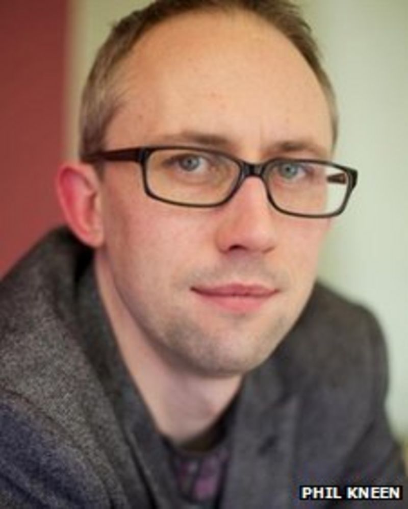 British crime author Chris Ewan in American TV deal - BBC News