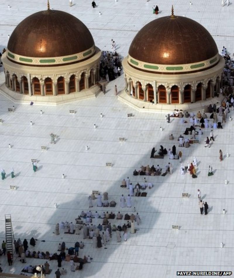 Day in pictures: 11 October 2013 - BBC News