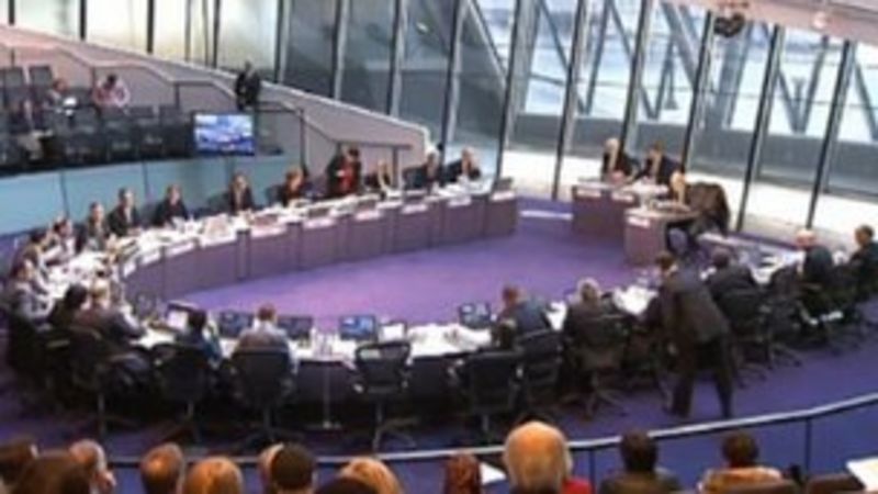 London Assembly 'needs more power to scrutinise mayor' - BBC News