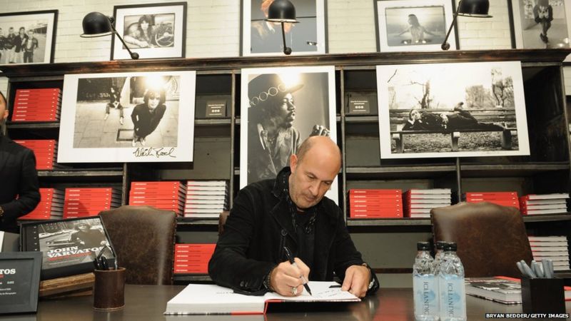 Day in pictures: 17 October 2013 - BBC News