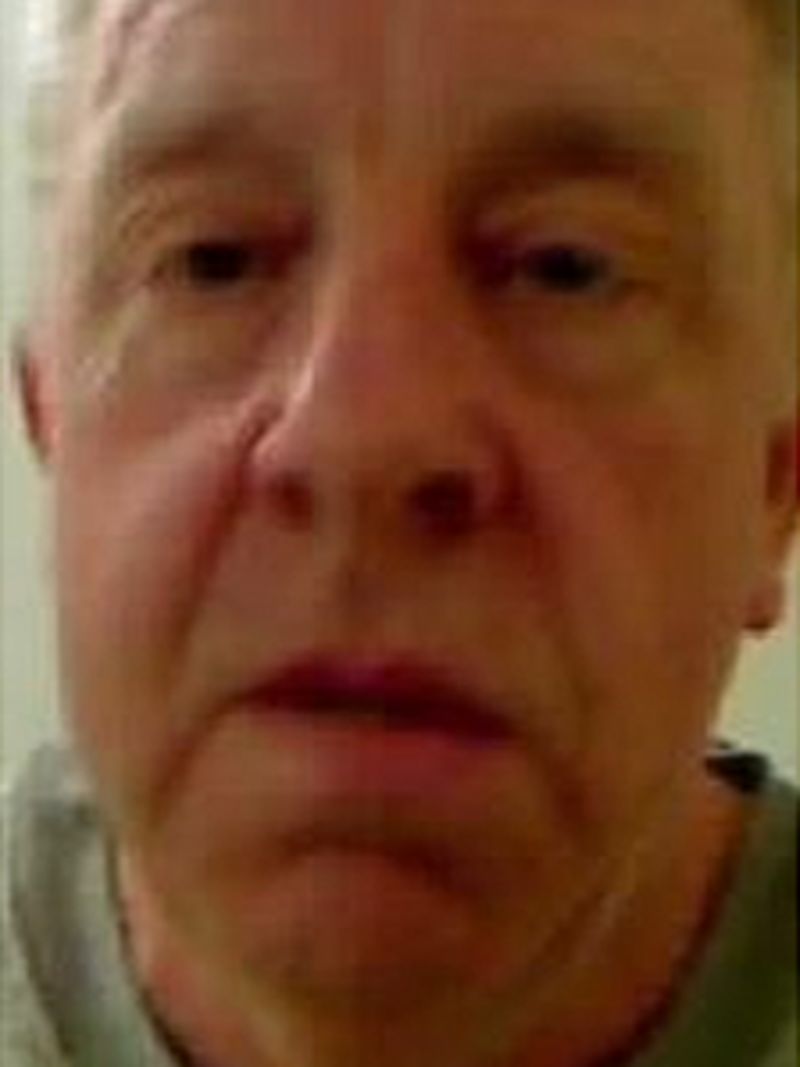 Alan Giles: Police plea for absconded murderer to return - BBC News