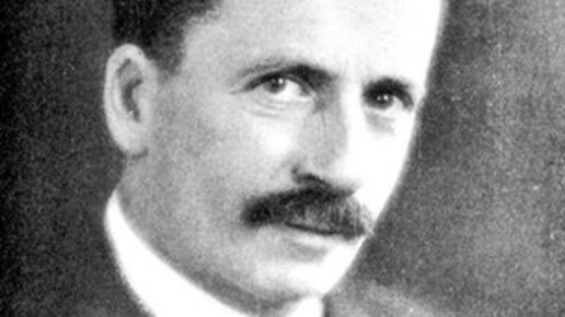 Insulin scientist JJR Macleod honoured by plaque in Aberdeen - BBC News