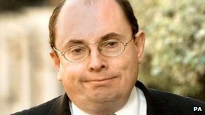 Killer surgeon Steven Walker withdraws bid to return as doctor - BBC News