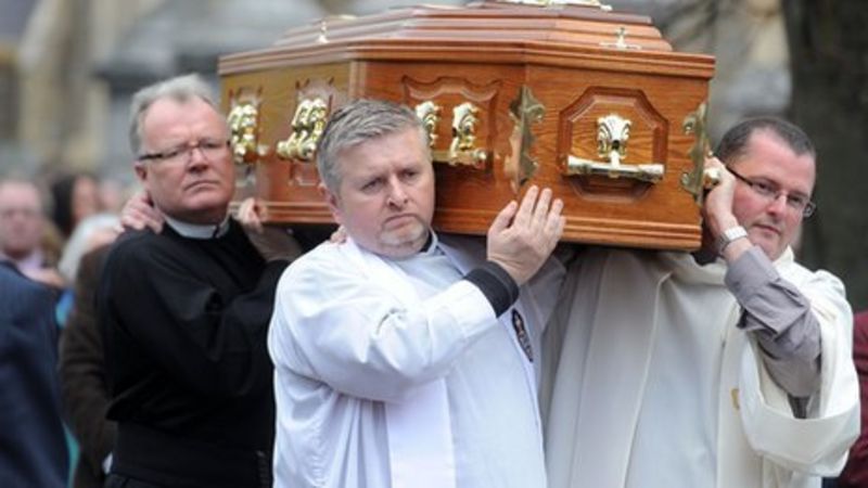 Fr Alec Reid: funeral for priest whose rule was 'never give up' - BBC News