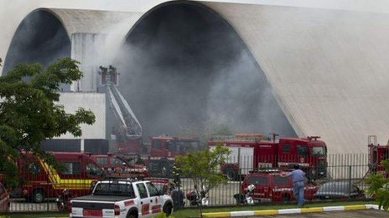 Brazil Niemeyer building hit by fire in Sao Paulo - BBC News