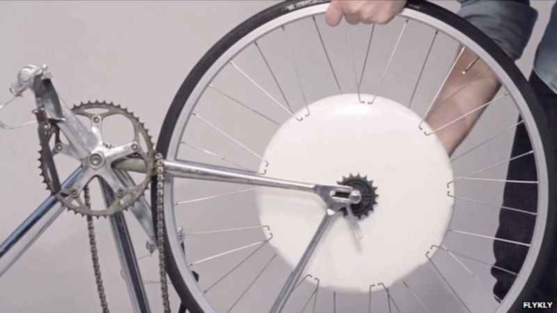 Could hi-tech accessories make cycling safer? - BBC News