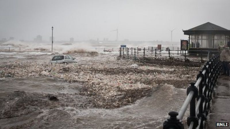 Flooding in New Brighton leaves cars and shops under water - BBC News