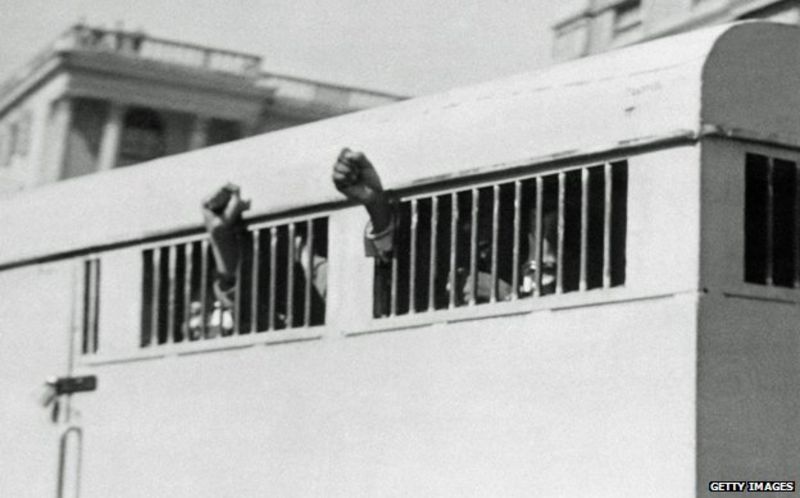 Mandela death: How a prisoner became a legend - BBC News
