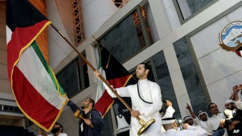 Kuwait protesters cleared over storming of parliament - BBC News