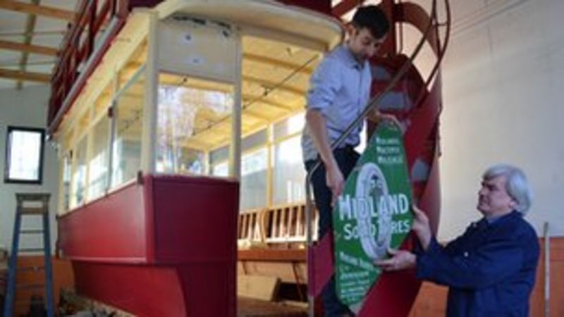 'Unsung' London war bus brought back to life - BBC News