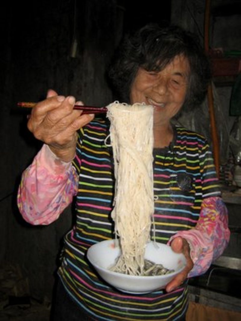 Calling time on Taiwan's handmade noodles - BBC News