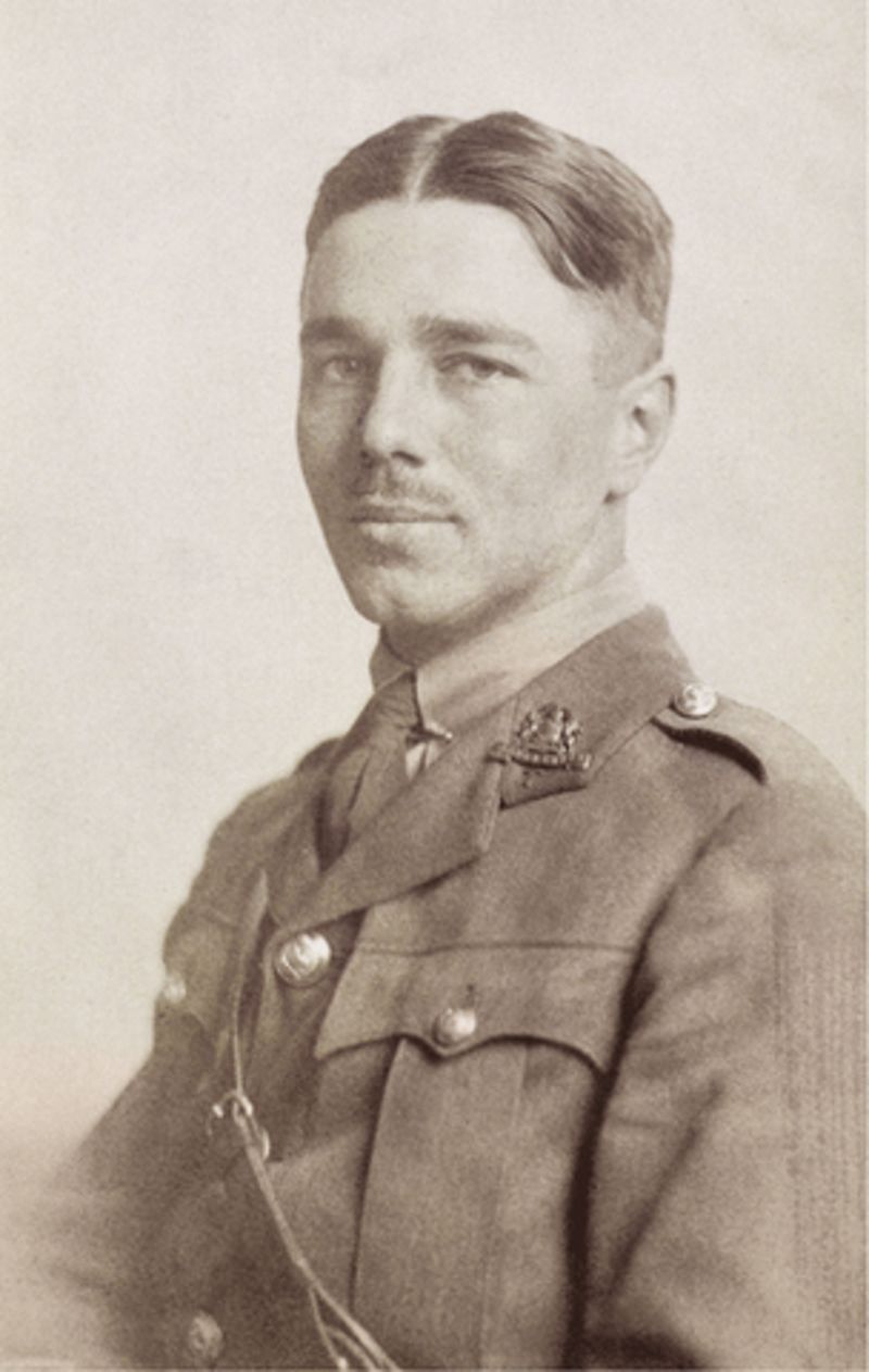 WW1 poet Wilfred Owen remembered at All Saints church in Dunsden - BBC News