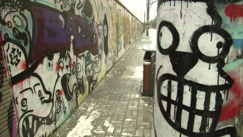 Graffiti, demolition and angst in Shanghai - BBC News