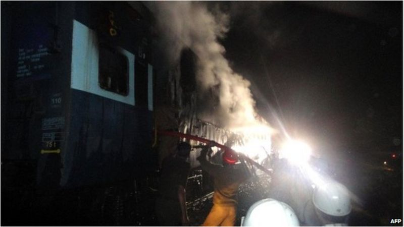 India train fire kills 26 in Andhra Pradesh state - BBC News