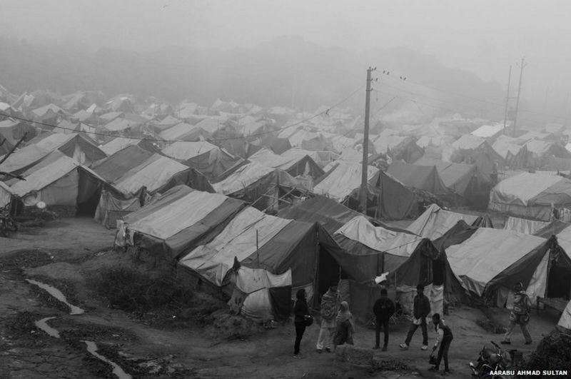 In pictures: Life in an Indian camp for riot-displaced - BBC News