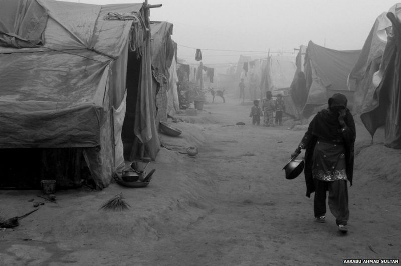 In pictures: Life in an Indian camp for riot-displaced - BBC News