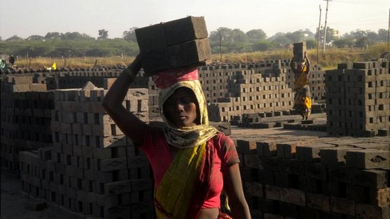 Why India's brick kiln workers 'live like slaves' - BBC News