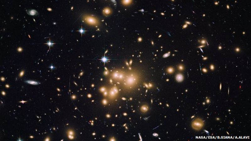 Deepest galaxy cluster ever pictured by Hubble - BBC News
