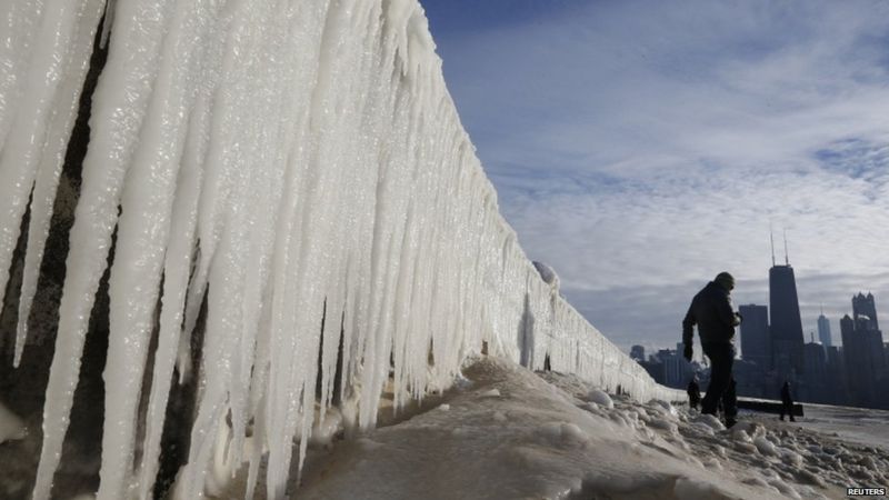 In pictures: Freezing weather grips US - BBC News