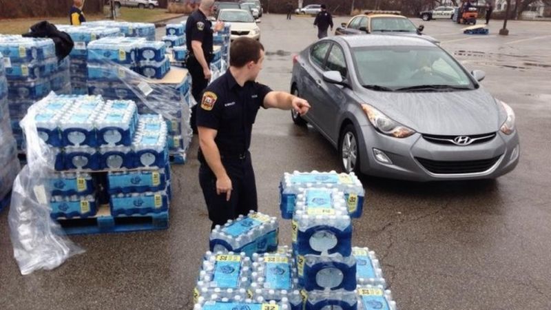 Fiery train crash forces W Virginia towns to evacuate - BBC News