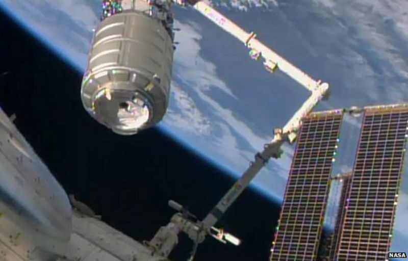 Resupply ship reaches space station with Christmas gifts - BBC News