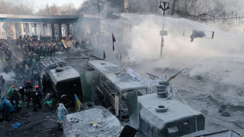 In pictures: Ukraine protests - BBC News