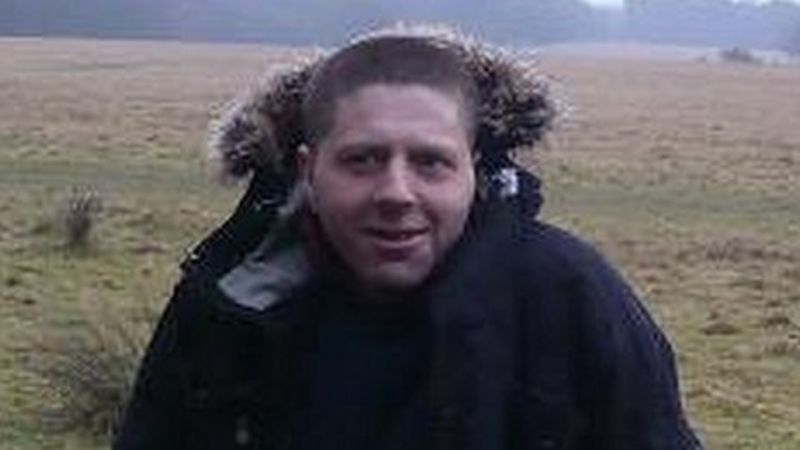 Thames Valley Police mishandled Shaun Elliott search - BBC News