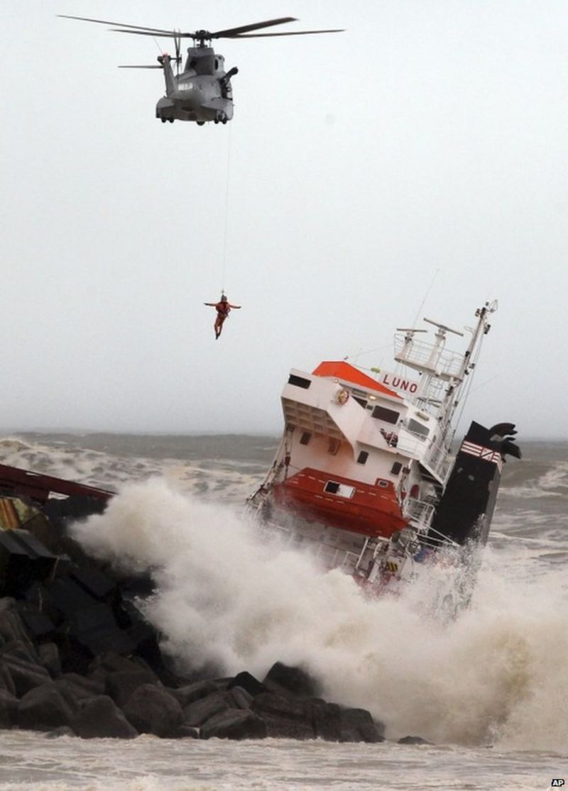 Spanish cargo ship splits on French coast at Anglet - BBC News