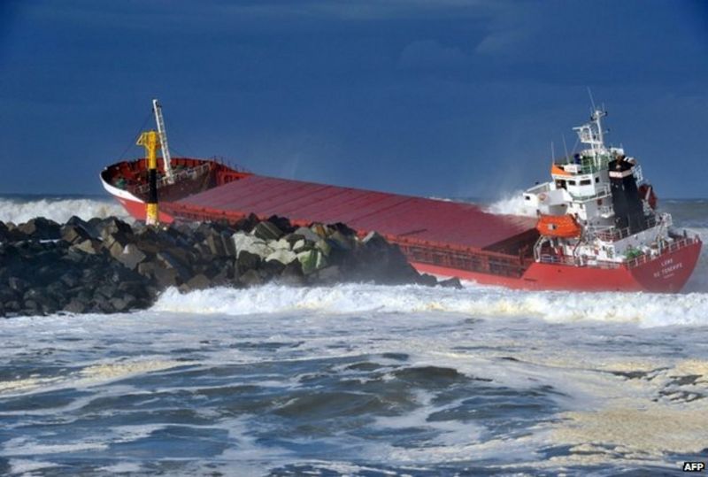 Spanish cargo ship splits on French coast at Anglet - BBC News