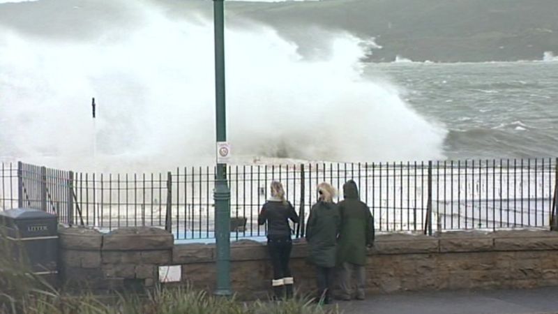 Pictures: Cornwall under siege from storm - BBC News