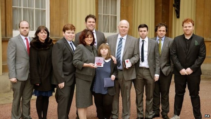 New Year Honours: Jimmy Mizen's parents collect MBE - BBC News