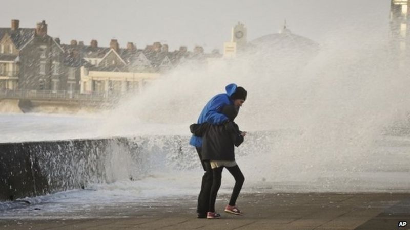 UK storms: Man dies amid 'almost unparalleled natural crisis' - BBC News
