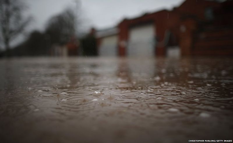 In pictures: Heavy rainfall sweeps the UK - BBC News