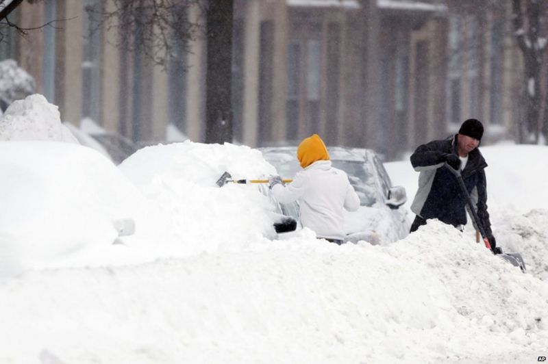 Big pictures: Winter storm grips US - BBC News